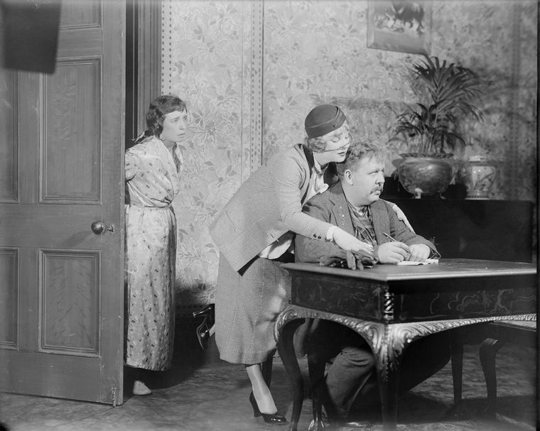 Cicely Oates as Annie Marble (doorway), Dorice Fordred as Madame ...