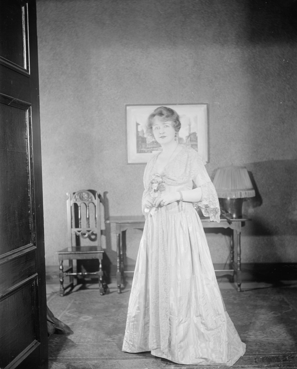 Laura Hope Crews as Mrs. Phelps. - NYPL Digital Collections