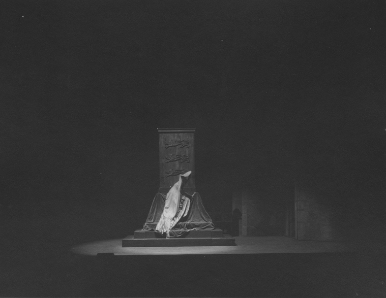Scene from "King Richard III." Set by Robert Edmond Jones. - NYPL ...