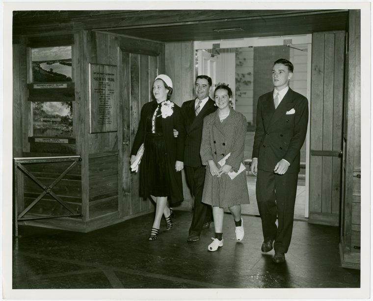 Typical American Family - Casto family at West Virginia exhibit - NYPL ...