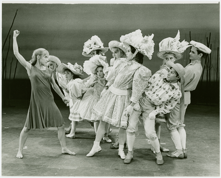 Linda Howe (Louise) and cast in the 1965 revival of Carousel - NYPL ...