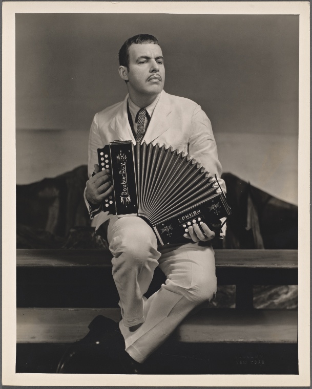 Alfred Lunt in the original Broadway production of Noël Coward's "Point ...