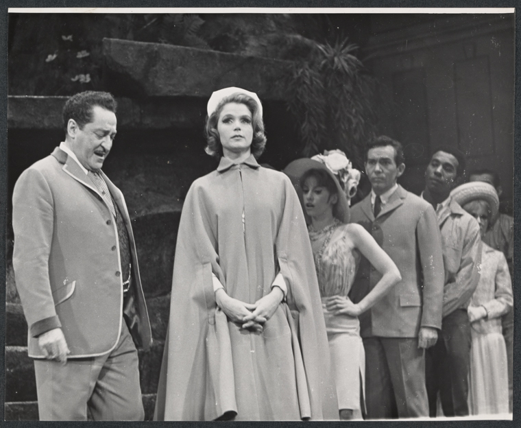 Henry Lascoe, Lee Remick, and unidentified actors in the stage ...