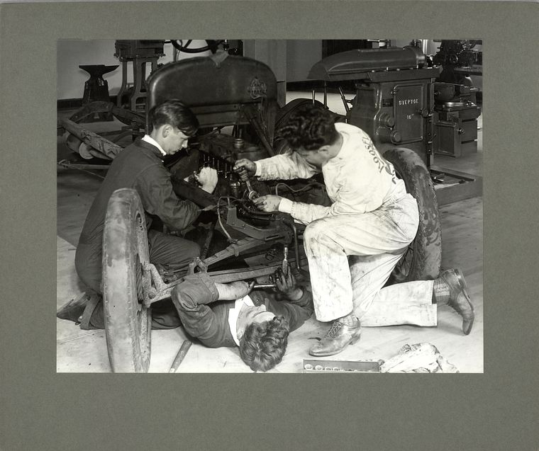 Auto mechanic training..., 1934 - NYPL Digital Collections