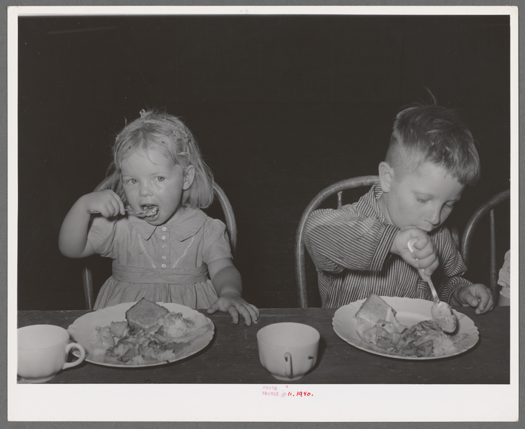 Children eating lunch at WPA (Work Projects Administration) nursery ...