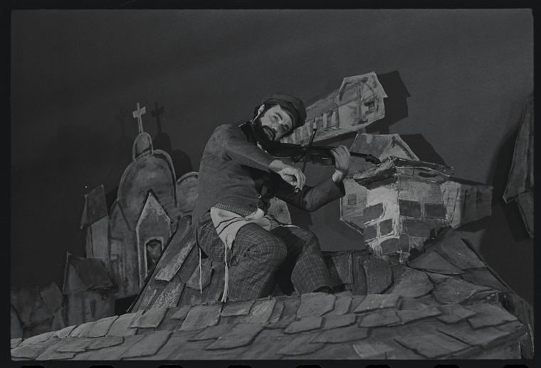 Fiddler on the Roof, seventh cast with Paul Lipson and Peg Murray ...