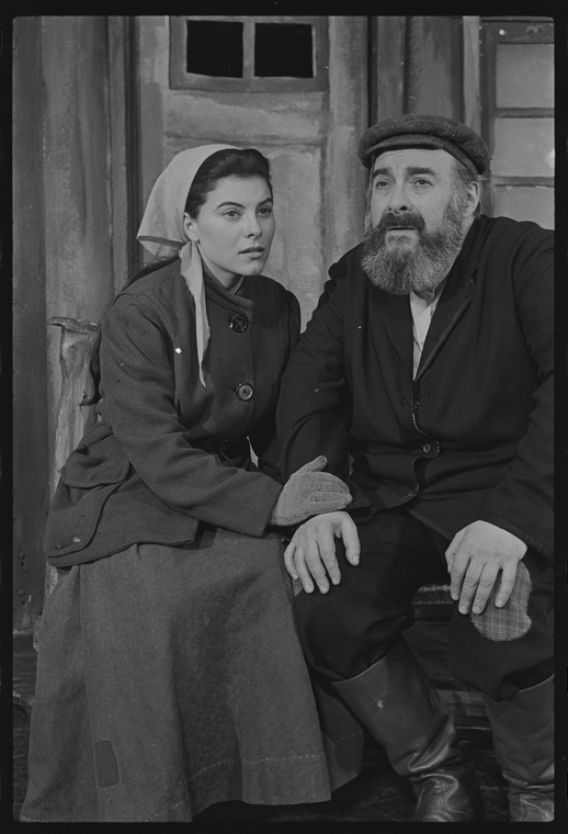 Fiddler on the Roof, seventh cast with Paul Lipson and Peg Murray ...