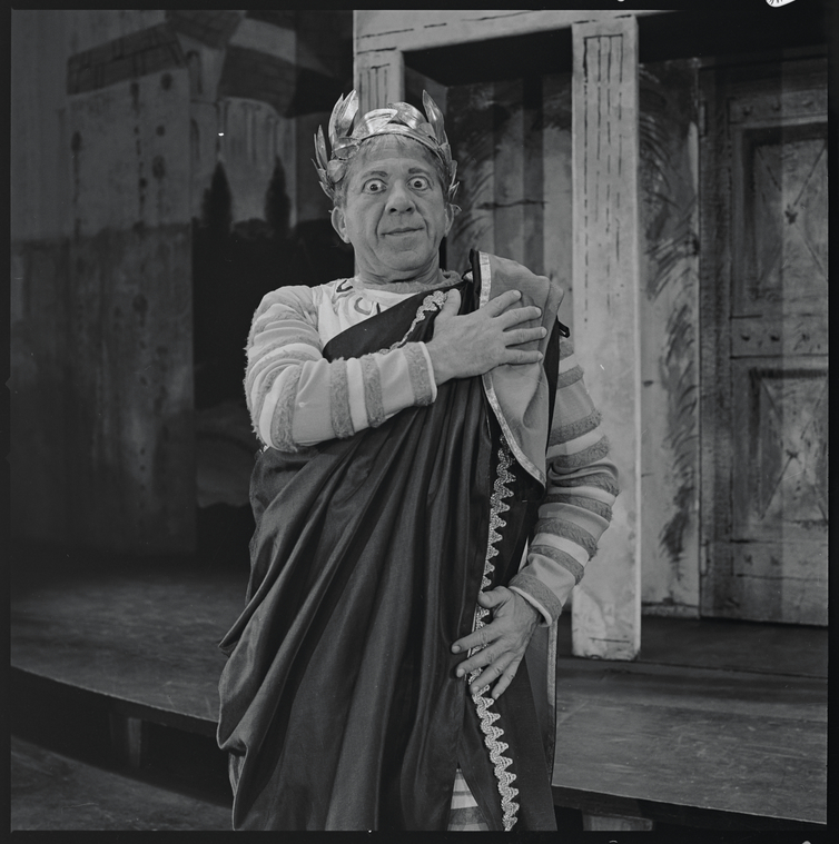 Jerry Lester in the 1964 national tour of A Funny Thing Happened on the ...