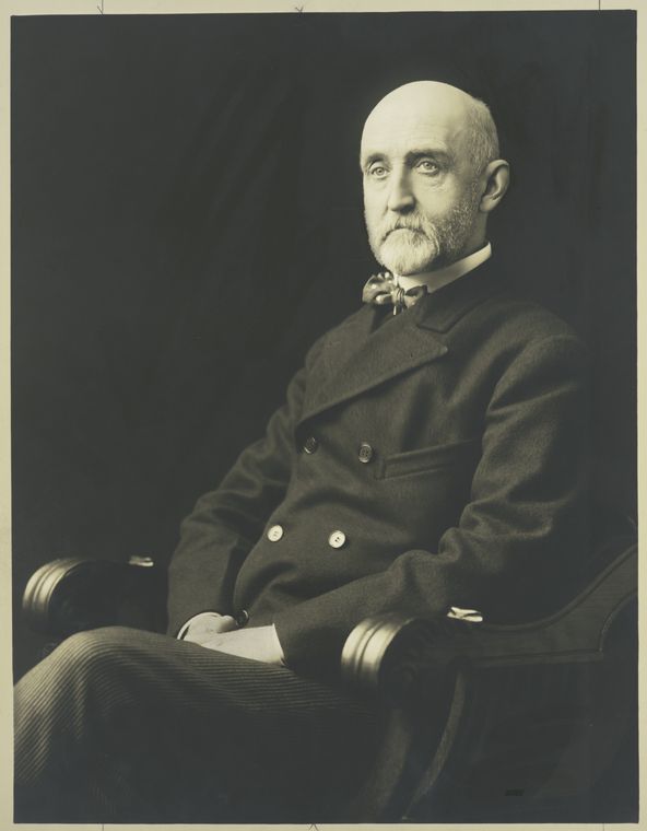 Alfred T Mahan