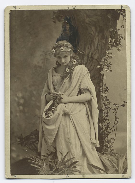 Mary Anderson as Ophelia, - NYPL Digital Collections