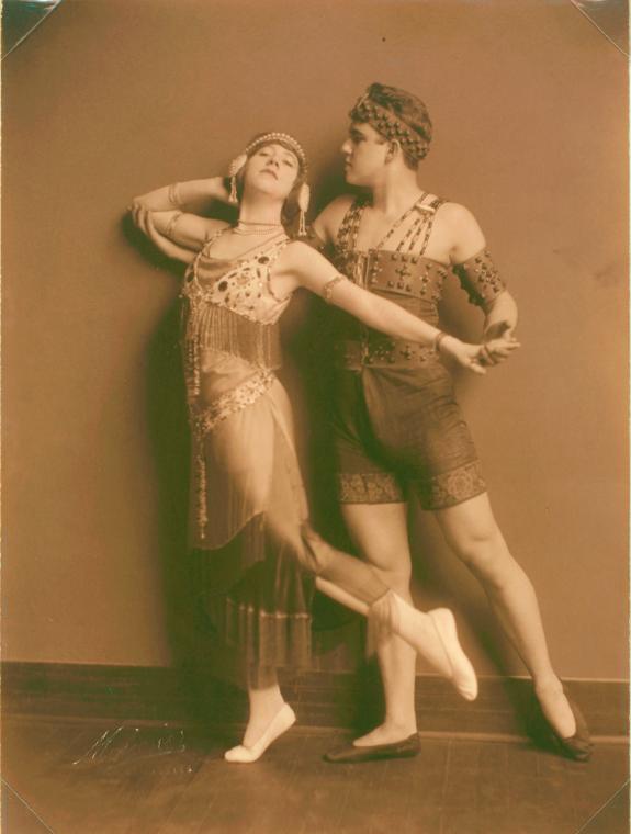 Ted Shawn and Norma Gould in an Oriental Dance. - NYPL Digital Collections