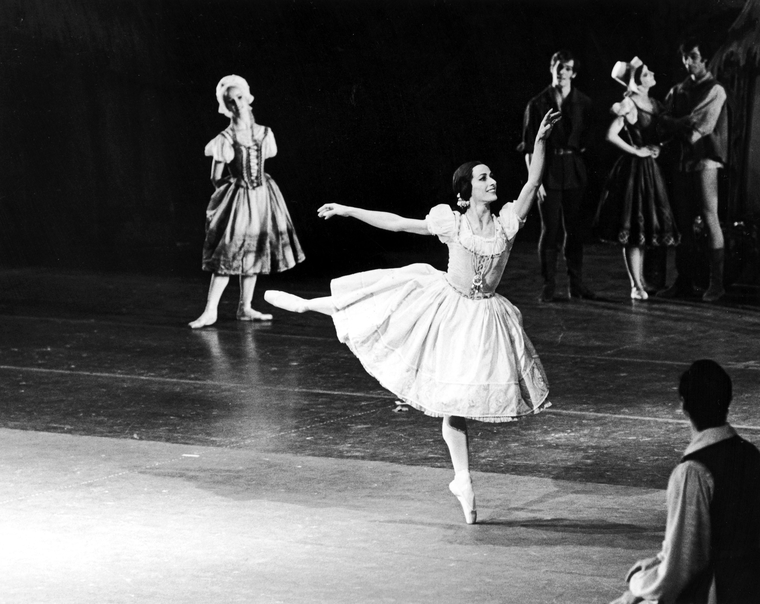 Ballerina Lupe Serrano (C) dancing the leading role in American Ballet ...