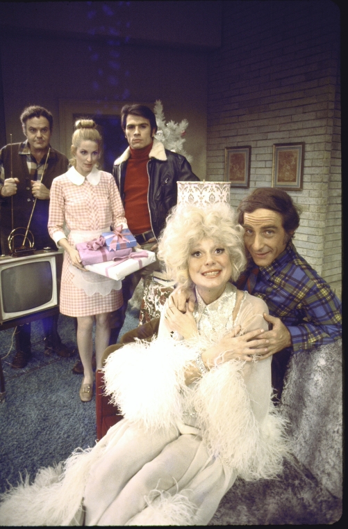 Actors (L-R) George S. Irving, Mary Hamill, Tommy Lee Jones, Carol ...