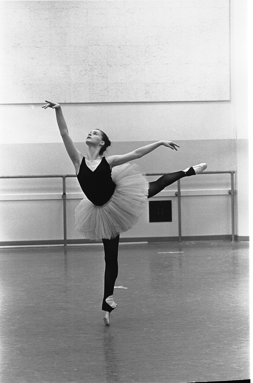 New York City Ballet Company rehearsal of "Swan Lake", with Suzanne ...
