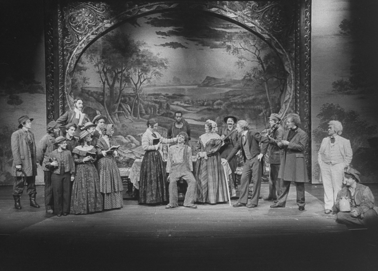 (C, L-R) Actors Daniel Jenkins (as Huck Finn), Ron Richardson and Susan ...