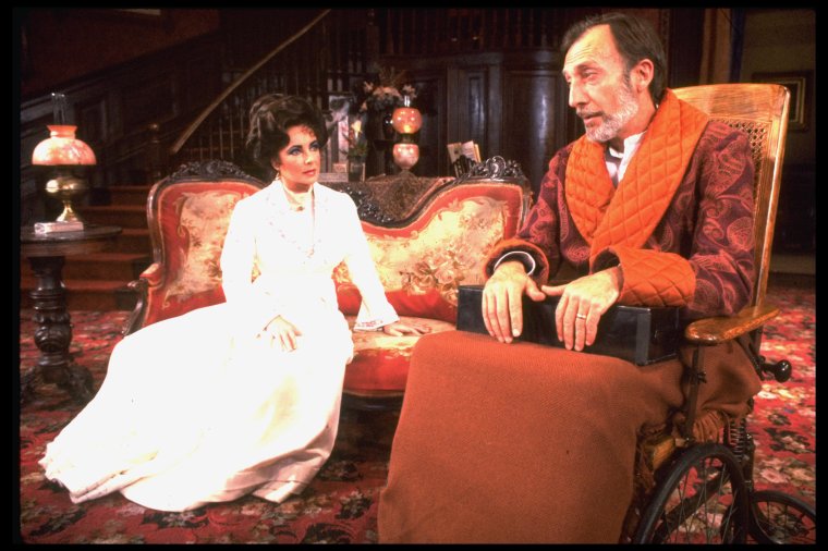 Actors Elizabeth Taylor and Tom Aldredge in a scene from the Broadway ...